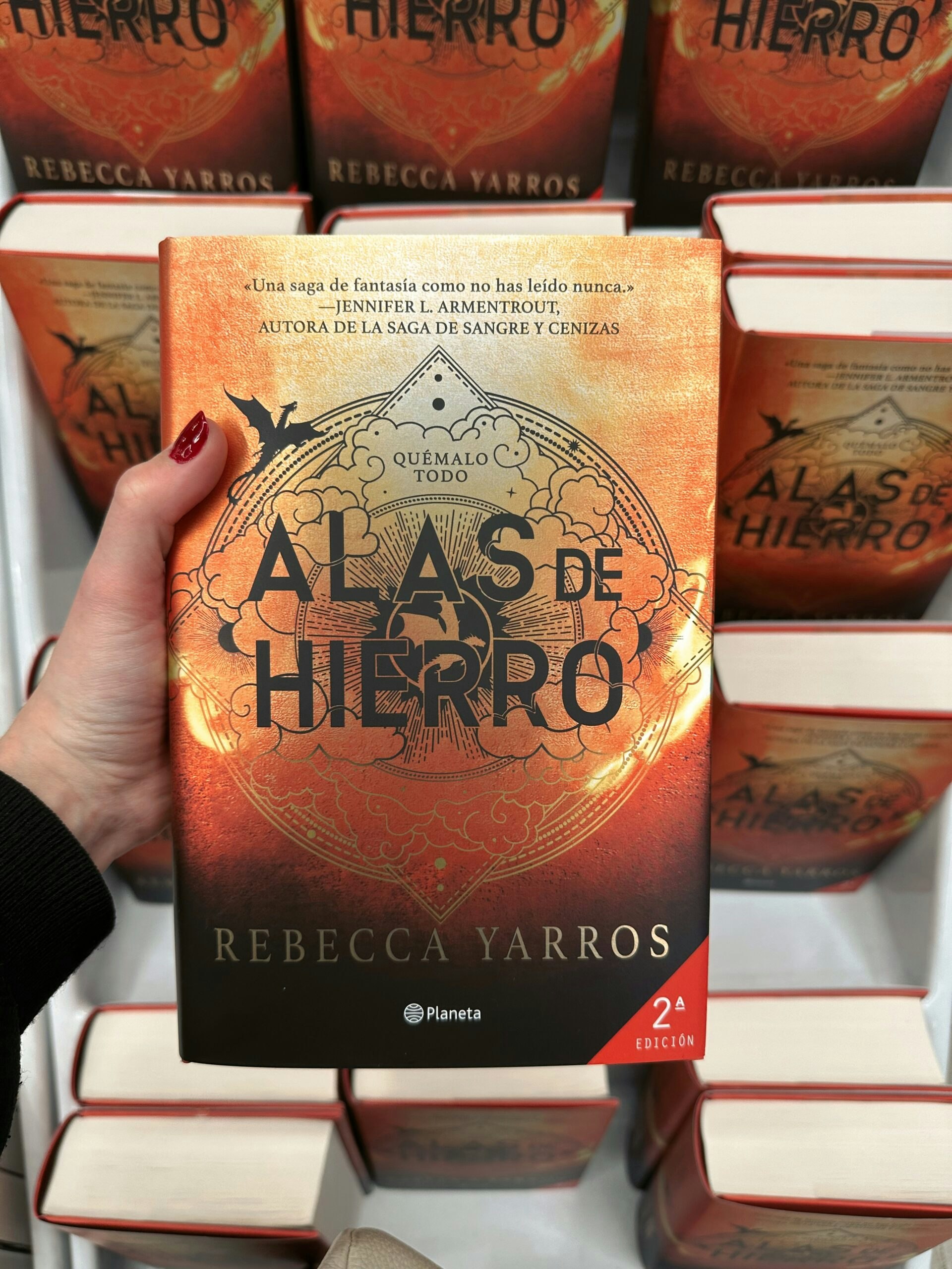 Descubre “Alas de Hierro”, la esperada continuación de la saga Empíreo ...